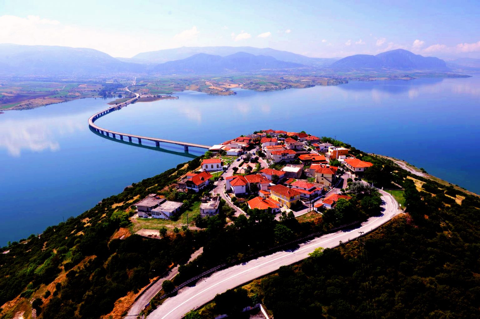 Νεράιδα, η νύμφη της λίμνης του Πολυφύτου - Visit West Macedonia